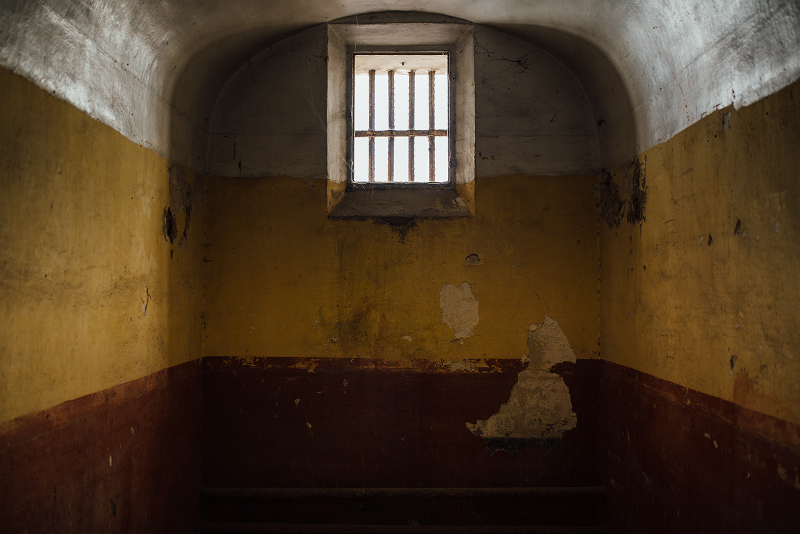 ancienne-prison-grasse-cellule-emilie-lherondel-photographe-lifestyle ...