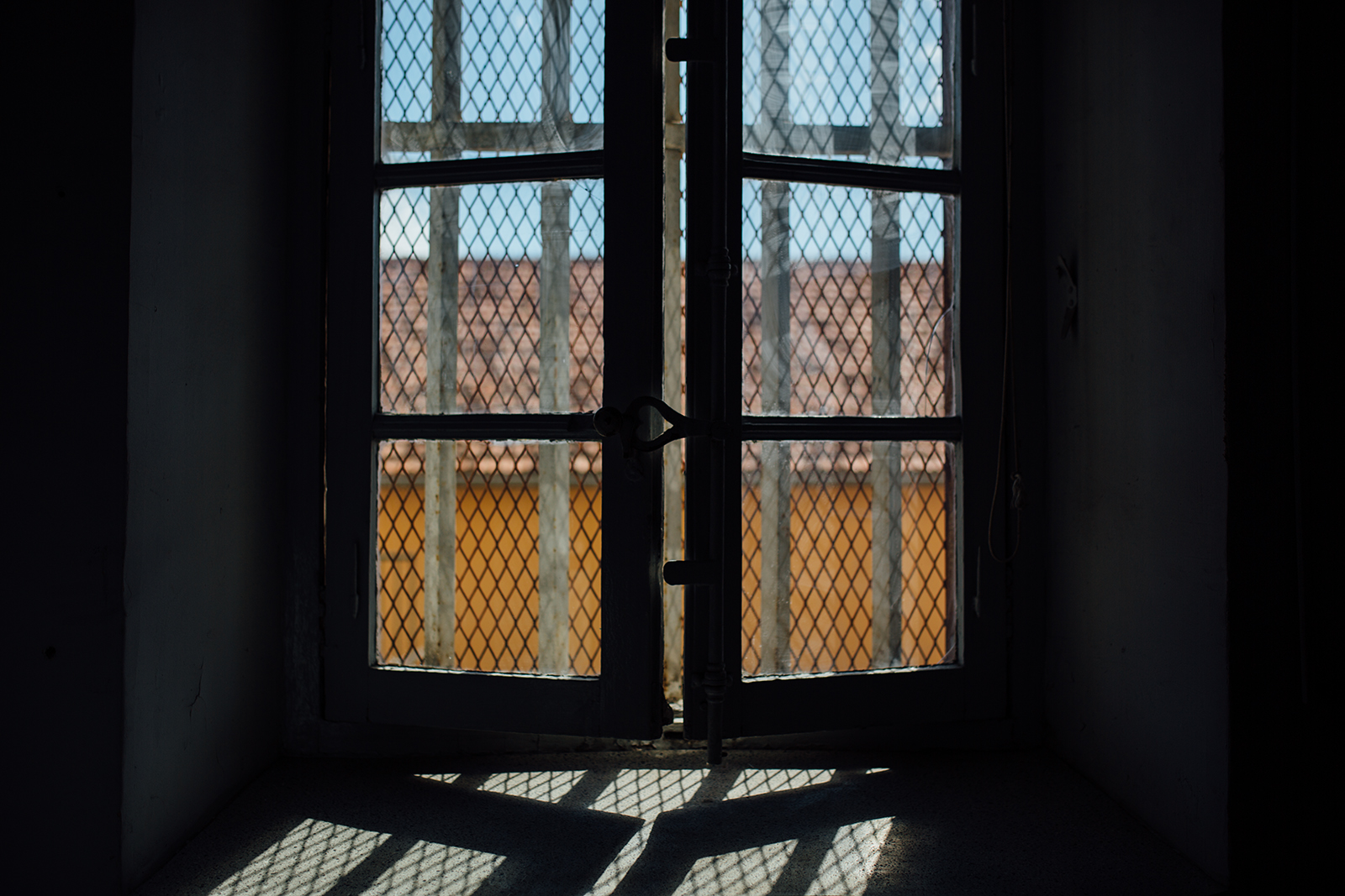 fenetre-prison-de-grasse-emilie-lherondel-photographe-lifestyle ...
